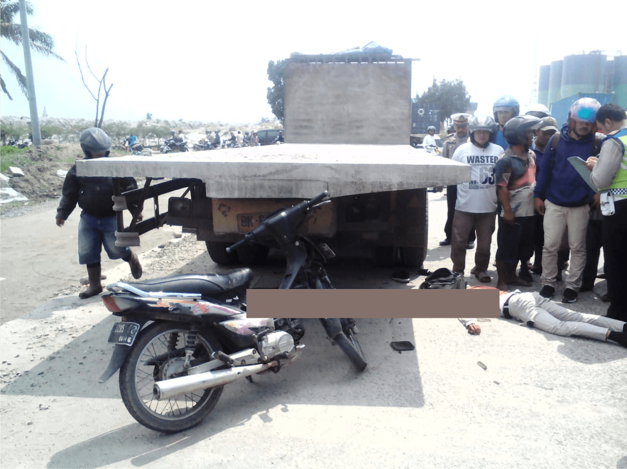 Pengendara Sepeda Motor Tewas Tabrak Truck Terparkir | Analisa Aceh Pengendara Sepeda Motor Tewas Tabrak Truck Terparkir | Analisa Aceh