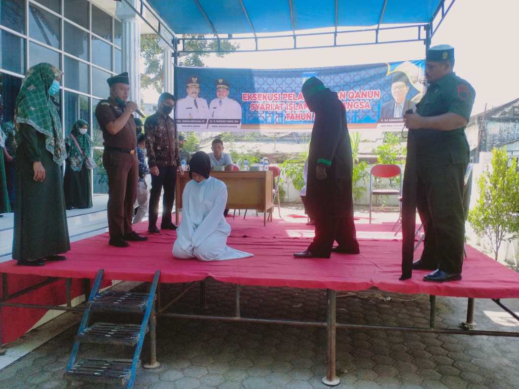 Pelaku Khalwat Di Langsa Dicambuk 100 Kali Analisa Aceh